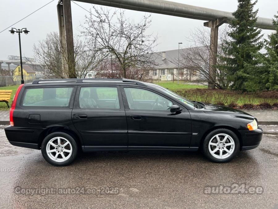 Melns Volvo V70 2005 Paide, ar dzinēja tilpumu 2.40 L un nobraukumu 385 tūkst. km par 3599 €, foto 9 vietnē AUTOMOTO.COM.LV
