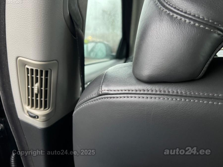 Melns Volvo V70 2005 Paide, ar dzinēja tilpumu 2.40 L un nobraukumu 385 tūkst. km par 3599 €, foto 19 vietnē AUTOMOTO.COM.LV