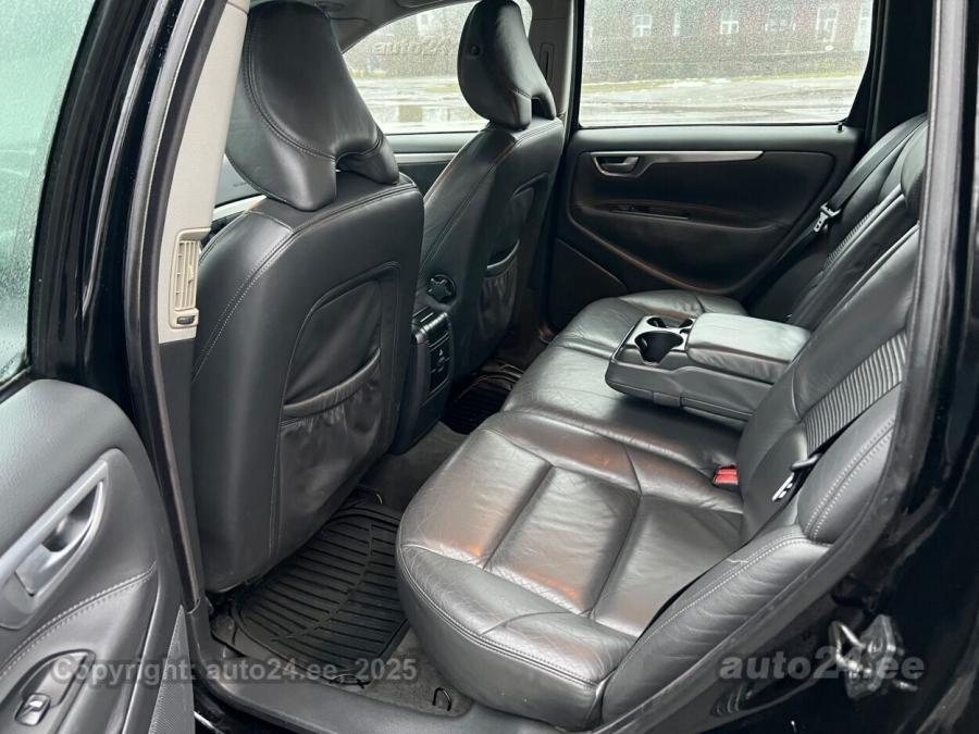 Melns Volvo V70 2005 Paide, ar dzinēja tilpumu 2.40 L un nobraukumu 385 tūkst. km par 3599 €, foto 21 vietnē AUTOMOTO.COM.LV