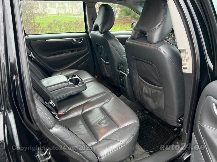 Melns Volvo V70 2005 Paide, ar dzinēja tilpumu 2.40 L un nobraukumu 385 tūkst. km par 3599 €, foto 22 vietnē AUTOMOTO.COM.LV
