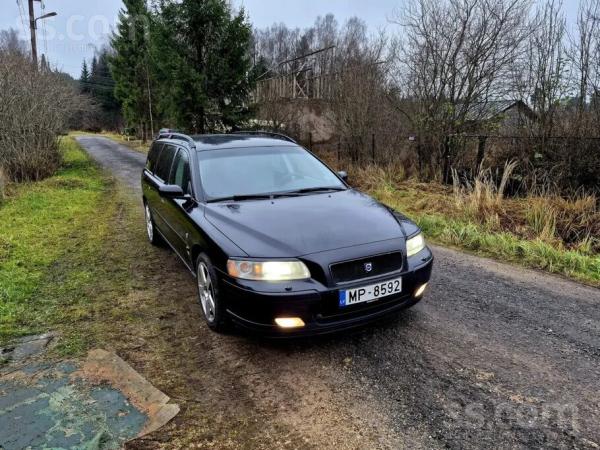 Black Volvo V70 2005 in Riga, with an engine capacity of 2.50 L and mileage of 0 thousand km for 2450 €, photo 2 on AUTOMOTO.COM.LV