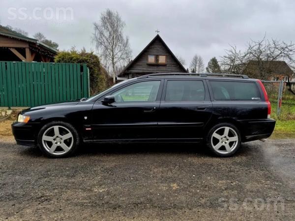 Black Volvo V70 2005 in Riga, with an engine capacity of 2.50 L and mileage of 0 thousand km for 2450 €, photo 3 on AUTOMOTO.COM.LV