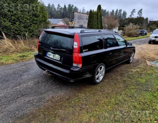 Black Volvo V70 2005 in Riga, with an engine capacity of 2.50 L and mileage of 0 thousand km for 2450 €, photo 6 on AUTOMOTO.COM.LV