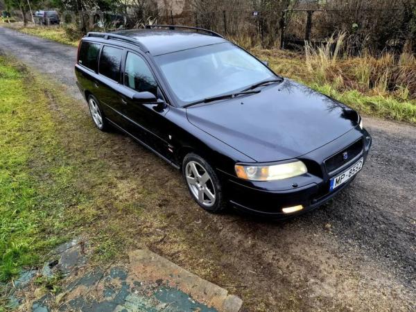 Black Volvo V70 2005 in Riga, with an engine capacity of 2.50 L and mileage of 0 thousand km for 2450 €, photo 7 on AUTOMOTO.COM.LV