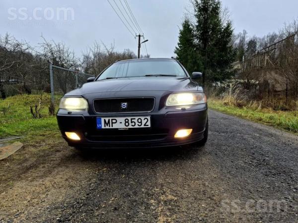 Black Volvo V70 2005 in Riga, with an engine capacity of 2.50 L and mileage of 0 thousand km for 2450 €, photo 8 on AUTOMOTO.COM.LV