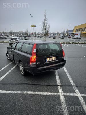 Black Volvo V70 2005 in Riga, with an engine capacity of 2.40 L and mileage of 312 thousand km for 2700 €, photo 3 on AUTOMOTO.COM.LV