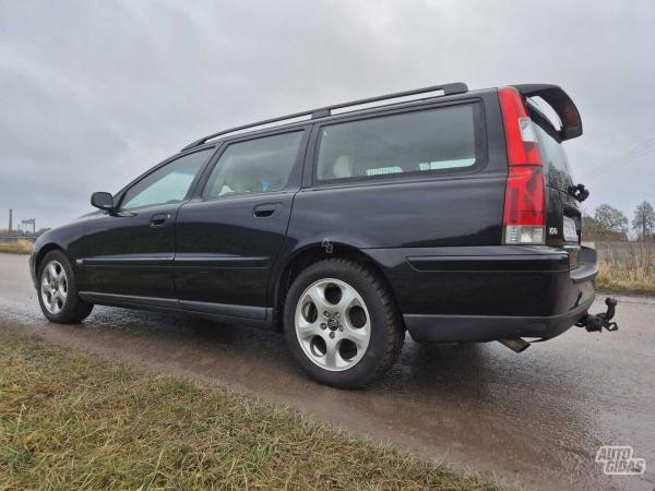 Melns Volvo V70 2005 Elektrėnai, ar dzinēja tilpumu 2.40 L un nobraukumu 317 tūkst. km par 2850 €, foto 1 vietnē AUTOMOTO.COM.LV