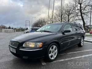 Black Volvo V70 2005 in Riga, with an engine capacity of 2.40 L and mileage of 325 thousand km for 2050 €, photo  on AUTOMOTO.COM.LV