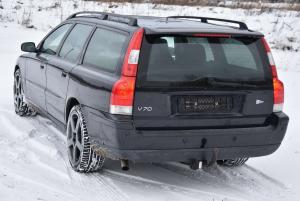 Black Volvo V70 2005 in Vilnius, with an engine capacity of 2.40 L and mileage of 369 thousand km for 2500 €, photo 3 on AUTOMOTO.COM.LV