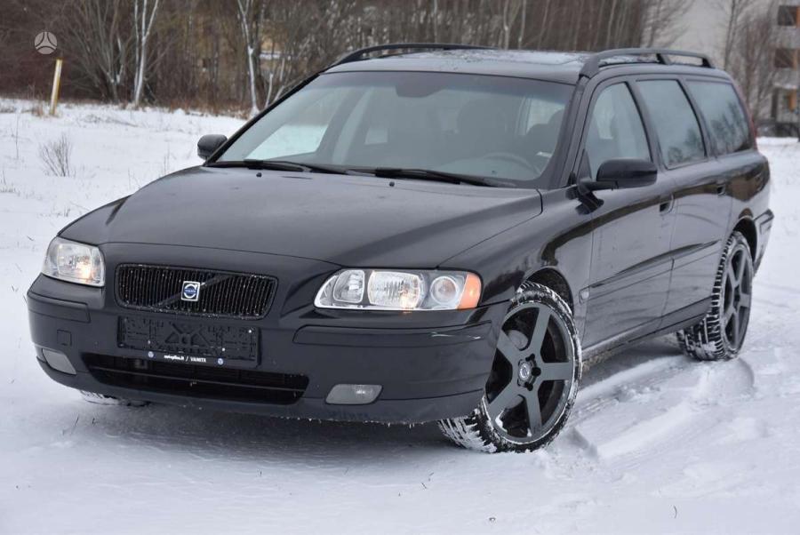 Black Volvo V70 2005 in Vilnius, with an engine capacity of 2.40 L and mileage of 369 thousand km for 2500 €, photo 4 on AUTOMOTO.COM.LV