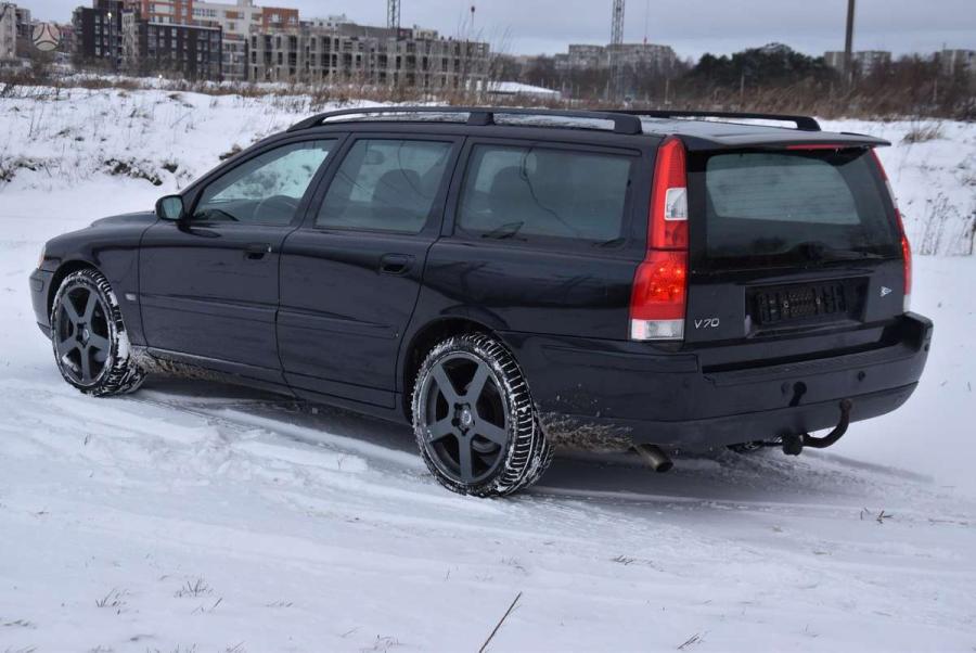 Black Volvo V70 2005 in Vilnius, with an engine capacity of 2.40 L and mileage of 369 thousand km for 2500 €, photo 5 on AUTOMOTO.COM.LV