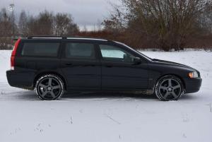 Black Volvo V70 2005 in Vilnius, with an engine capacity of 2.40 L and mileage of 369 thousand km for 2500 €, photo 6 on AUTOMOTO.COM.LV