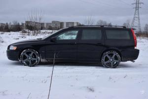 Black Volvo V70 2005 in Vilnius, with an engine capacity of 2.40 L and mileage of 369 thousand km for 2500 €, photo 7 on AUTOMOTO.COM.LV