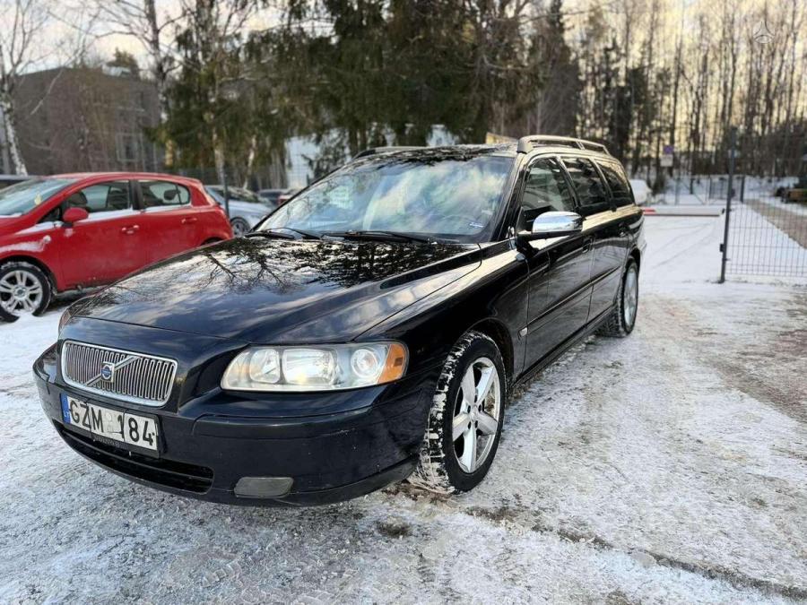 Melns Volvo V70 2005 Viļņa, ar dzinēja tilpumu 2.40 L un nobraukumu 370 tūkst. km par 1650 €, foto 1 vietnē AUTOMOTO.COM.LV
