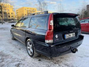 Melns Volvo V70 2005 Viļņa, ar dzinēja tilpumu 2.40 L un nobraukumu 370 tūkst. km par 1650 €, foto 7 vietnē AUTOMOTO.COM.LV