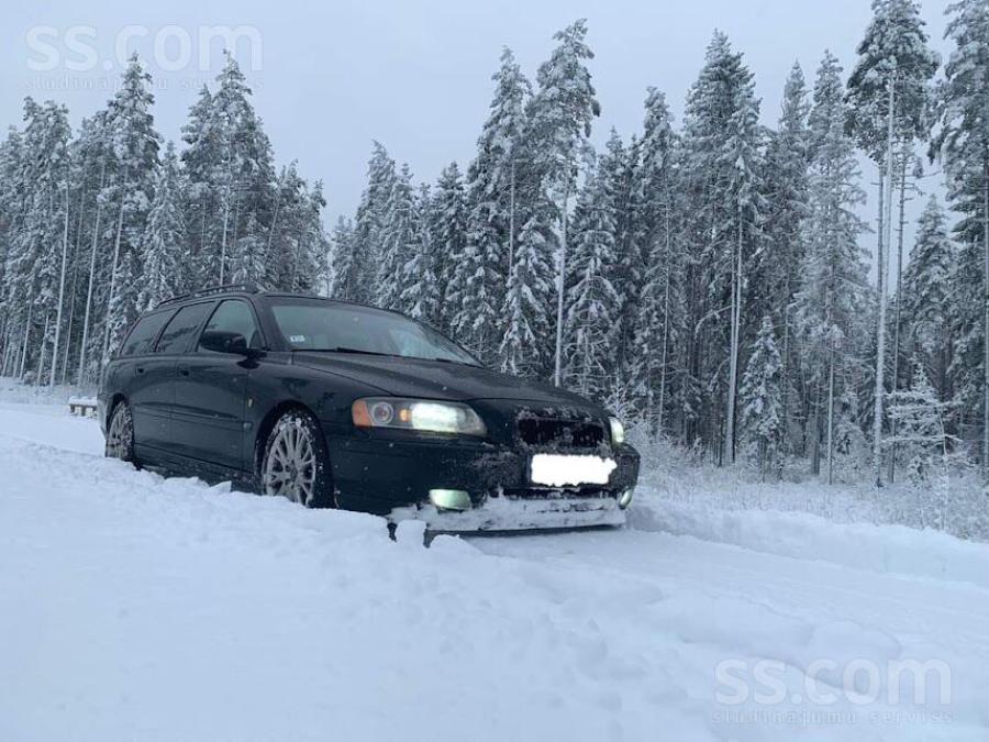 Melns Volvo V70 2005 Rīga, ar dzinēja tilpumu 2.50 L un nobraukumu 416 tūkst. km par 2000 €, foto 3 vietnē AUTOMOTO.COM.LV