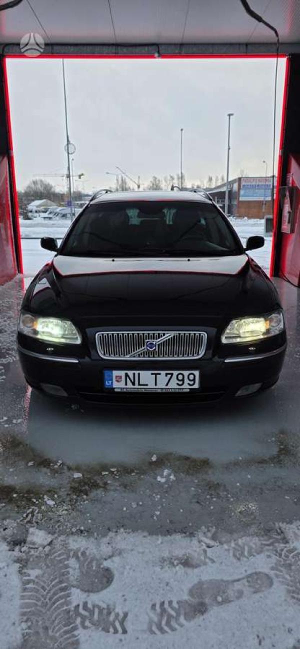 Melns Volvo V70 2005 Klaipėda, ar dzinēja tilpumu 2.40 L un nobraukumu 349 tūkst. km par 2750 €, foto 1 vietnē AUTOMOTO.COM.LV