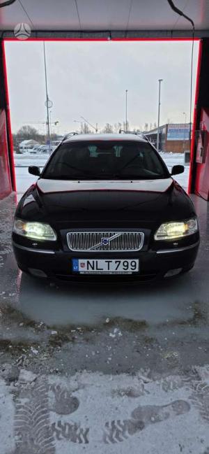 Melns Volvo V70 2005 Klaipėda, ar dzinēja tilpumu 2.40 L un nobraukumu 349 tūkst. km par 2750 €, foto  vietnē AUTOMOTO.COM.LV