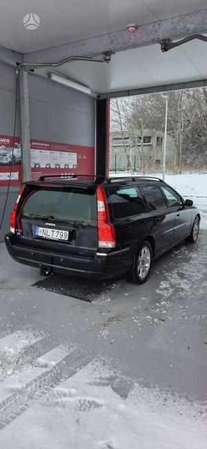 Black Volvo V70 2005 in Klaipeda, with an engine capacity of 2.40 L and mileage of 349 thousand km for 2750 €, photo 4 on AUTOMOTO.COM.LV