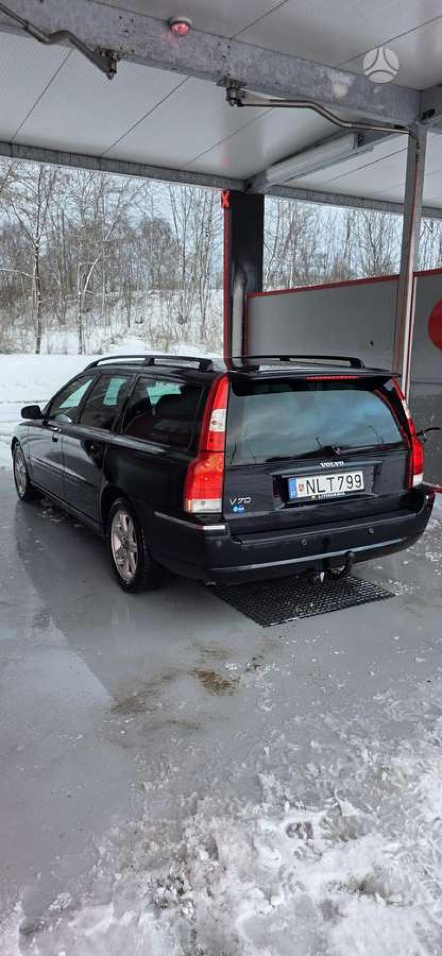 Black Volvo V70 2005 in Klaipeda, with an engine capacity of 2.40 L and mileage of 349 thousand km for 2750 €, photo 5 on AUTOMOTO.COM.LV