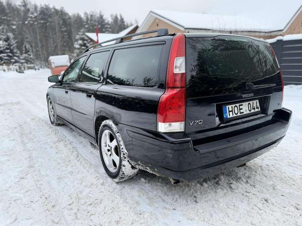 Черный Вольво В70 2005 в Вильнюс, объемом двигателя 2.40 л и пробегом 305 тыс. км за 1250 €, фото 2 на AUTOMOTO.COM.LV