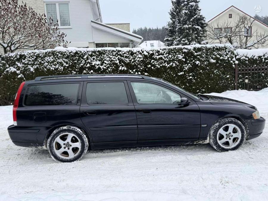 Черный Вольво В70 2005 в Вильнюс, объемом двигателя 2.40 л и пробегом 305 тыс. км за 1250 €, фото 6 на AUTOMOTO.COM.LV