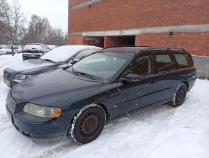 Black Volvo V70 2005 in Vilnius, with an engine capacity of 2.40 L and mileage of 403 thousand km for 950 €, photo 2 on AUTOMOTO.COM.LV