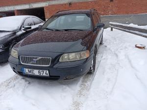 Black Volvo V70 2005 in Vilnius, with an engine capacity of 2.40 L and mileage of 403 thousand km for 950 €, photo 3 on AUTOMOTO.COM.LV