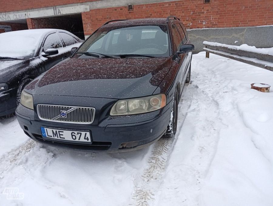 Black Volvo V70 2005 in Vilnius, with an engine capacity of 2.40 L and mileage of 403 thousand km for 950 €, photo 3 on AUTOMOTO.COM.LV