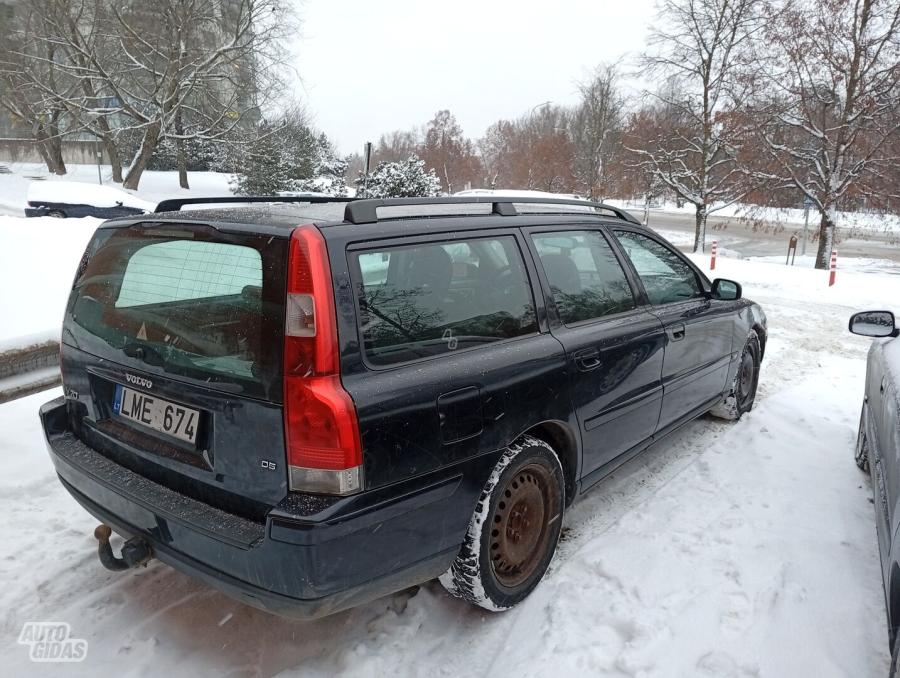 Black Volvo V70 2005 in Vilnius, with an engine capacity of 2.40 L and mileage of 403 thousand km for 950 €, photo 4 on AUTOMOTO.COM.LV