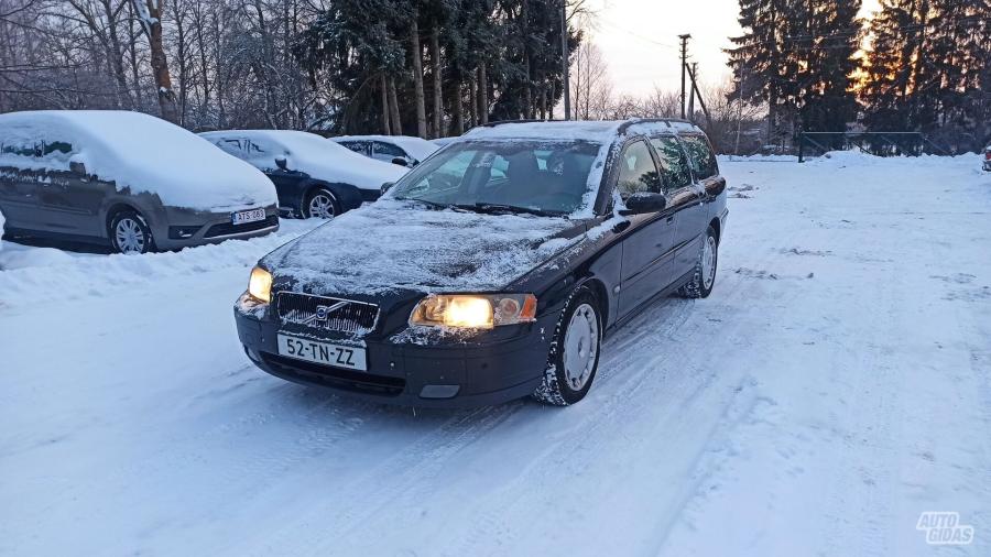 Melns Volvo V70 2005 Širvintos, ar dzinēja tilpumu 2.40 L un nobraukumu 232 tūkst. km par 2499 €, foto 1 vietnē AUTOMOTO.COM.LV