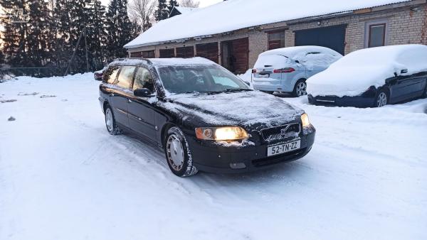 Черный Вольво В70 2005 в Ширвинтос, объемом двигателя 2.40 л и пробегом 232 тыс. км за 2499 €, фото 3 на AUTOMOTO.COM.LV