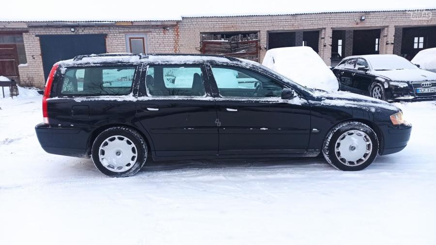 Melns Volvo V70 2005 Širvintos, ar dzinēja tilpumu 2.40 L un nobraukumu 232 tūkst. km par 2499 €, foto 4 vietnē AUTOMOTO.COM.LV
