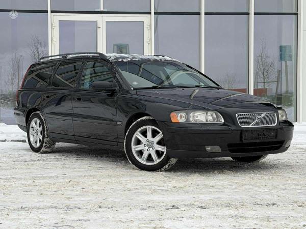 Melns Volvo V70 2005 Viļņa, ar dzinēja tilpumu 2.40 L un nobraukumu 401 tūkst. km par 2800 €, foto 1 vietnē AUTOMOTO.COM.LV