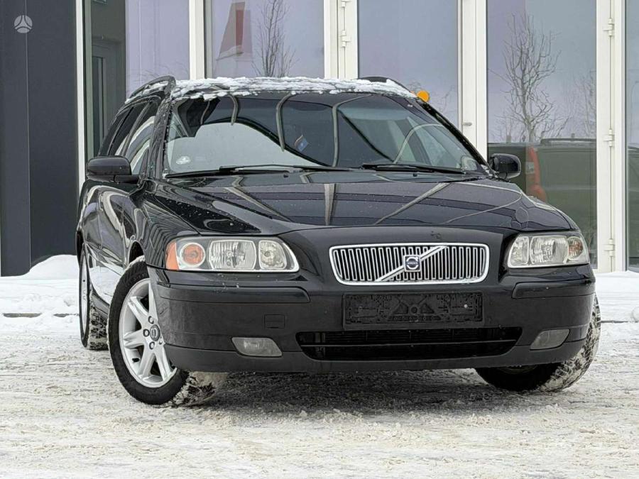 Black Volvo V70 2005 in Vilnius, with an engine capacity of 2.40 L and mileage of 401 thousand km for 2800 €, photo 2 on AUTOMOTO.COM.LV