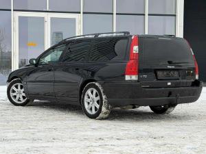 Black Volvo V70 2005 in Vilnius, with an engine capacity of 2.40 L and mileage of 401 thousand km for 2800 €, photo 4 on AUTOMOTO.COM.LV