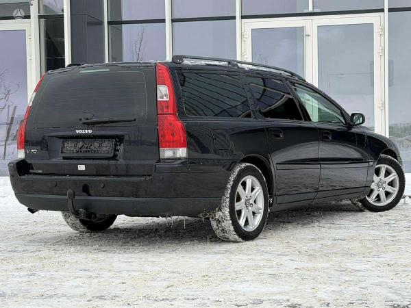 Melns Volvo V70 2005 Viļņa, ar dzinēja tilpumu 2.40 L un nobraukumu 401 tūkst. km par 2800 €, foto 5 vietnē AUTOMOTO.COM.LV