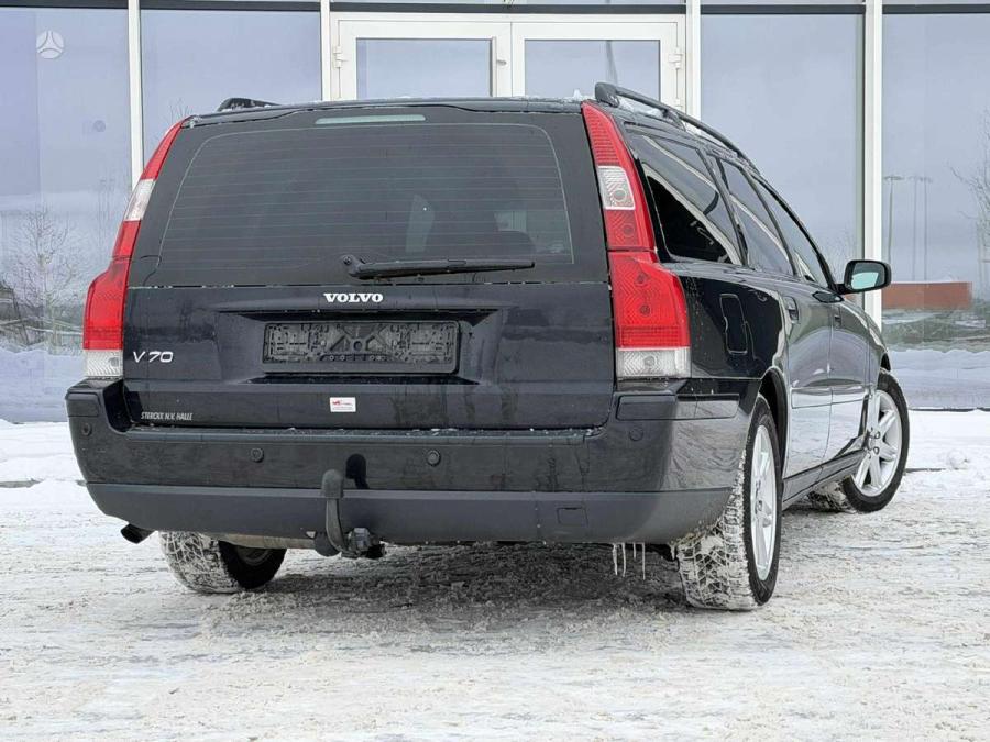 Black Volvo V70 2005 in Vilnius, with an engine capacity of 2.40 L and mileage of 401 thousand km for 2800 €, photo 6 on AUTOMOTO.COM.LV