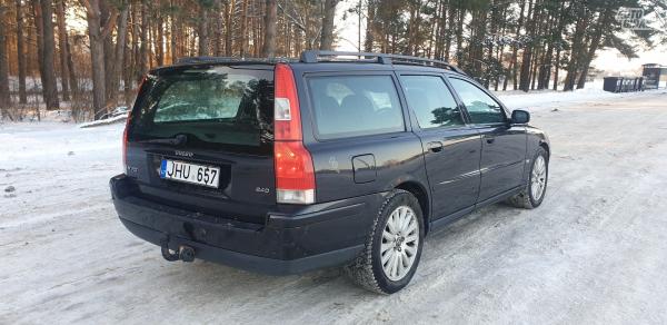 Black Volvo V70 2005 in Jonava, with an engine capacity of 2.40 L and mileage of 439 thousand km for 2000 €, photo 5 on AUTOMOTO.COM.LV