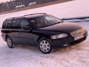 Black Volvo V70 2005 in Jurmala, with an engine capacity of 2.40 L and mileage of 373 thousand km for 2350 €, photo 4 on AUTOMOTO.COM.LV