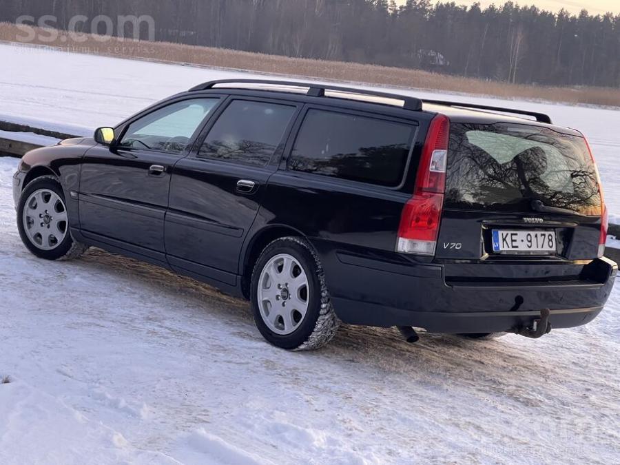 Black Volvo V70 2005 in Jurmala, with an engine capacity of 2.40 L and mileage of 373 thousand km for 2350 €, photo 5 on AUTOMOTO.COM.LV