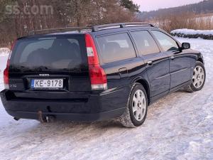 Black Volvo V70 2005 in Jurmala, with an engine capacity of 2.40 L and mileage of 373 thousand km for 2350 €, photo 8 on AUTOMOTO.COM.LV