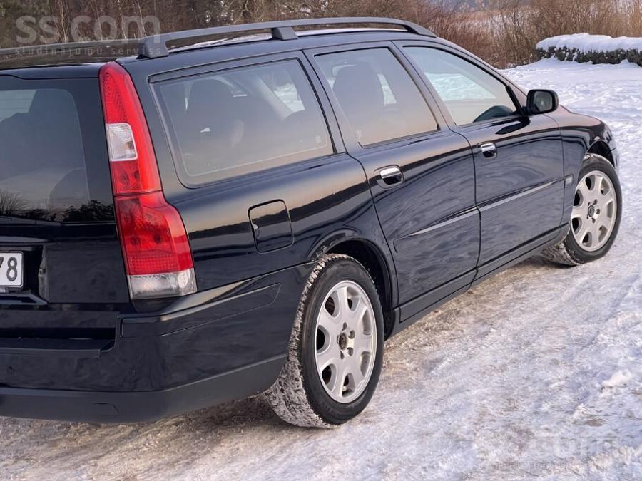 Black Volvo V70 2005 in Jurmala, with an engine capacity of 2.40 L and mileage of 373 thousand km for 2350 €, photo 9 on AUTOMOTO.COM.LV