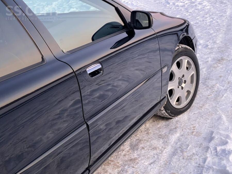 Black Volvo V70 2005 in Jurmala, with an engine capacity of 2.40 L and mileage of 373 thousand km for 2350 €, photo 11 on AUTOMOTO.COM.LV