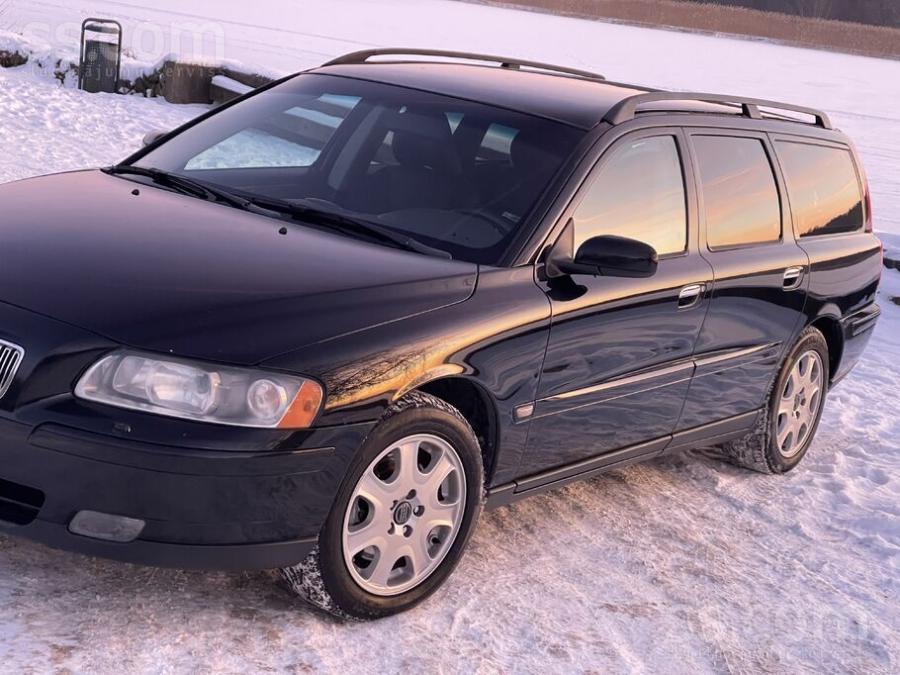 Black Volvo V70 2005 in Jurmala, with an engine capacity of 2.40 L and mileage of 373 thousand km for 2350 €, photo 12 on AUTOMOTO.COM.LV