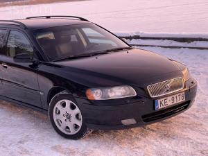 Black Volvo V70 2005 in Jurmala, with an engine capacity of 2.40 L and mileage of 373 thousand km for 2350 €, photo 14 on AUTOMOTO.COM.LV