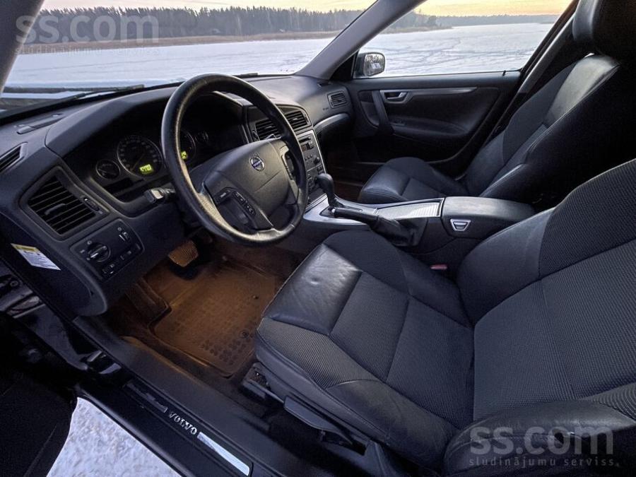 Black Volvo V70 2005 in Jurmala, with an engine capacity of 2.40 L and mileage of 373 thousand km for 2350 €, photo 18 on AUTOMOTO.COM.LV
