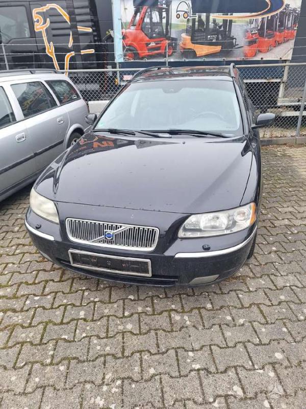Melns Volvo V70 2005 Jurbarkas, ar dzinēja tilpumu 2.40 L un nobraukumu 350 tūkst. km par 2250 €, foto 1 vietnē AUTOMOTO.COM.LV