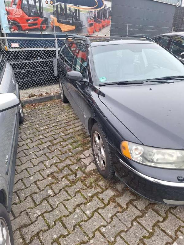 Melns Volvo V70 2005 Jurbarkas, ar dzinēja tilpumu 2.40 L un nobraukumu 350 tūkst. km par 2250 €, foto 2 vietnē AUTOMOTO.COM.LV