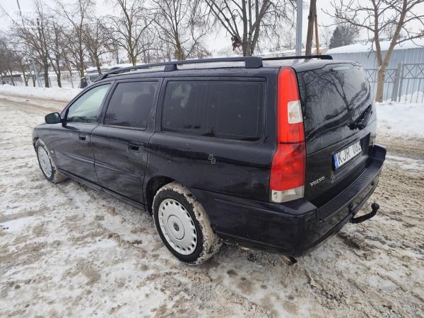Melns Volvo V70 2005 Telšiai, ar dzinēja tilpumu 2.40 L un nobraukumu 400 tūkst. km par 1850 €, foto 4 vietnē AUTOMOTO.COM.LV